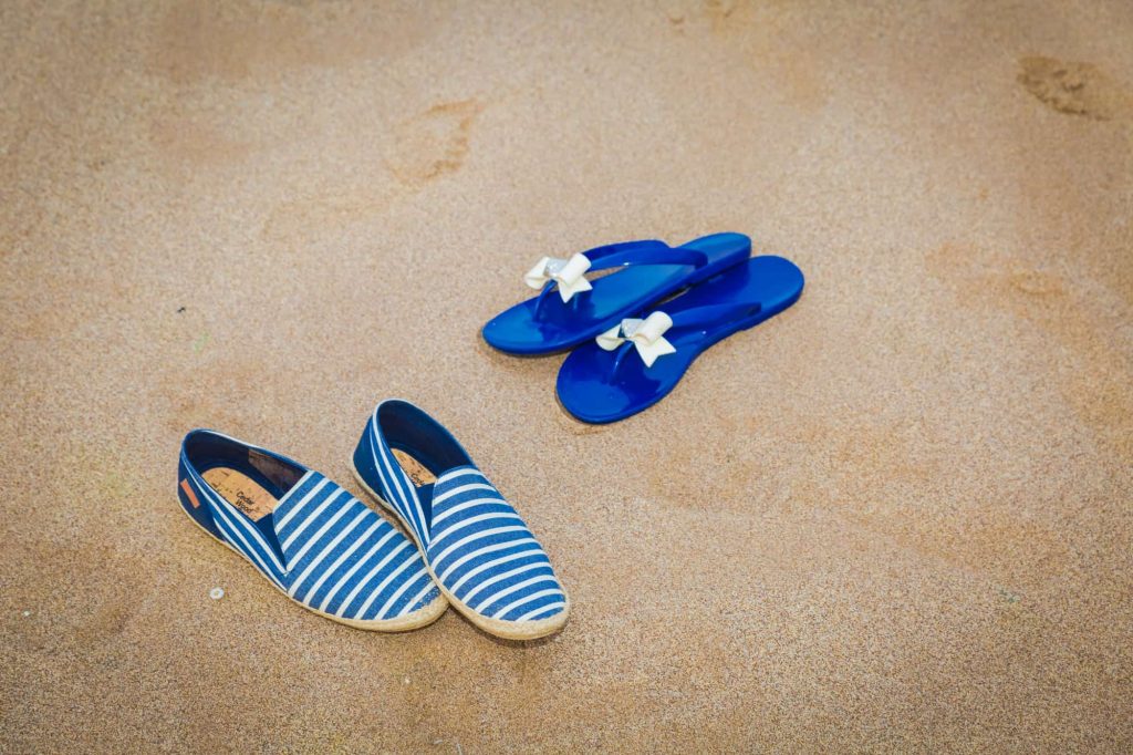 What Are the Best Types Of Shoes To Wear on the Beach? – Shoe Finale